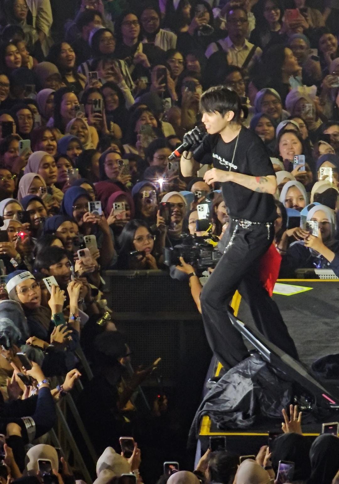 eaJ Jakarta Concert: Blusukan Moments, Water Giveaway, and an Emotional ...