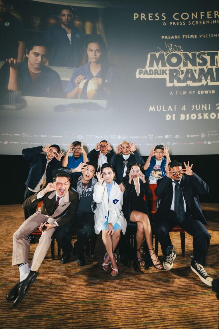 Monster Pabrik Rambut : A Retro Fantasy Horror Film That Turns ...